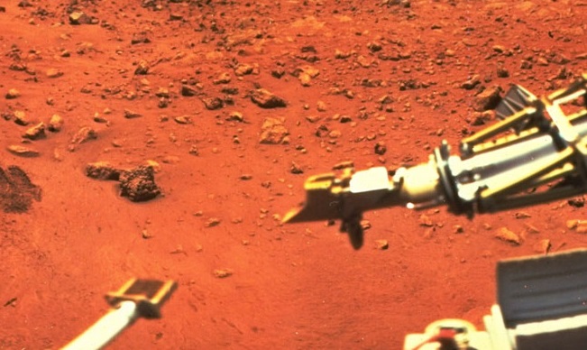 Is that an 'Alien-coffin' or stone on the Martian surface?