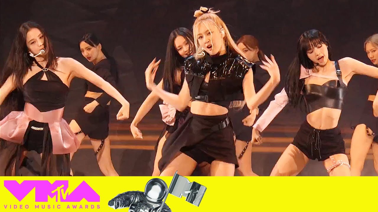 Watch: BLACKPINK Performs Pink Venom | 2022 VMAs