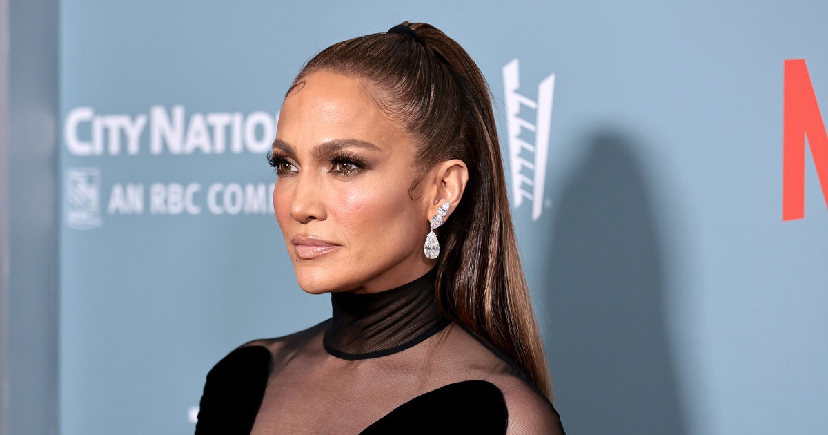 Photos: Jennifer Lopez Shows Off Her Hot Curves In A Bikini