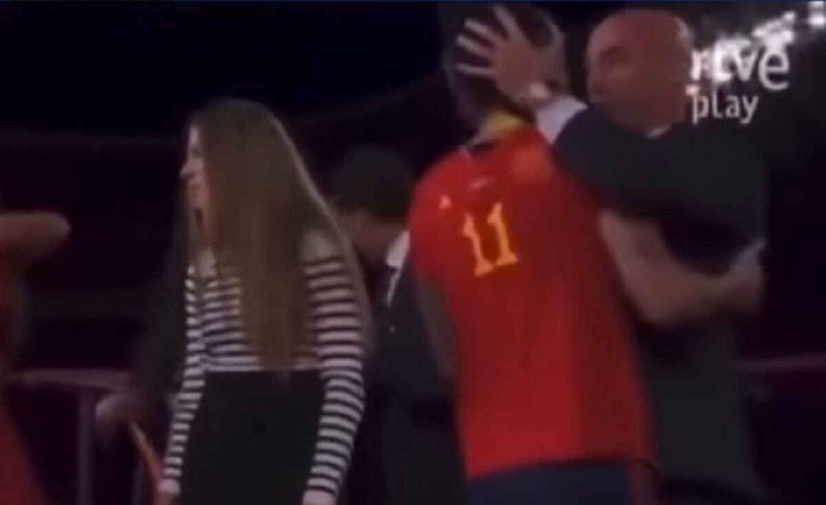 Watch: Luis Rubiales kissing Jenni Hermoso after Spain’s victory in ...
