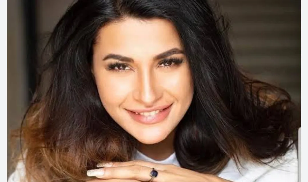 Watch: Pavitra Punia Wardrobe Malfunction While Filming For Her Serial ...