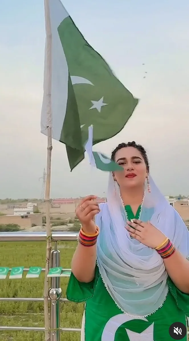 pakistan-youtuber-aliza-sehar-mms