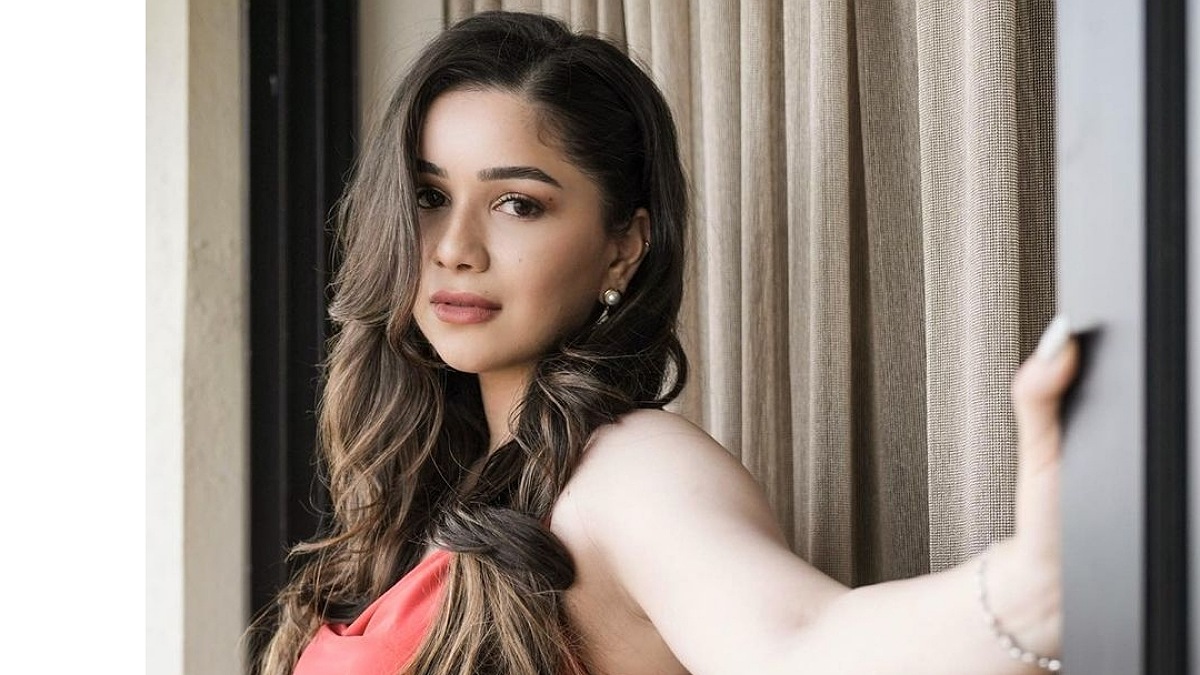 Sara Tendulkar Sets the Internet Ablaze in Stunning Pink Saree