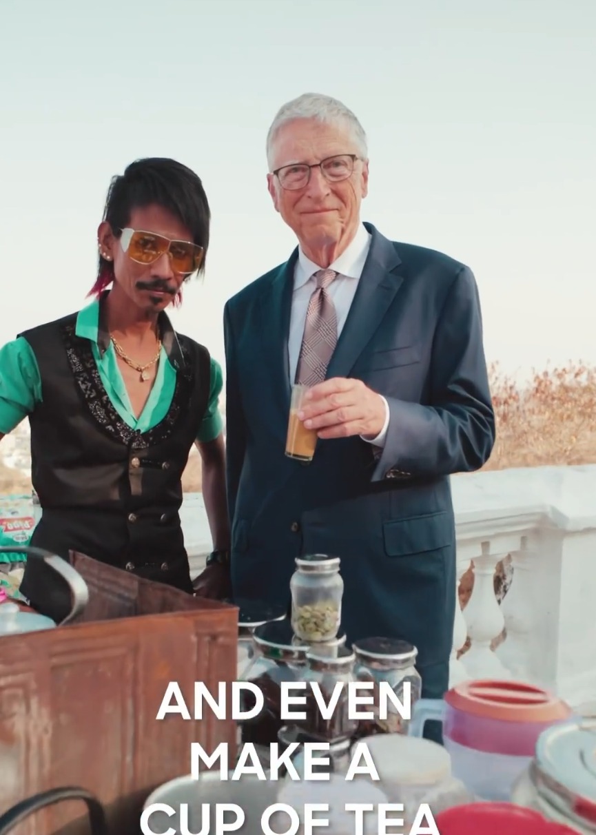 Watch: Bill Gates' Drinks Tea at Dolly Chaiwala in Nagpur, Video Goes Viral