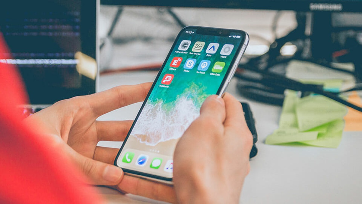 Is the 'iPhone Finger' phenomenon real?; holding an iPhone causes a ...